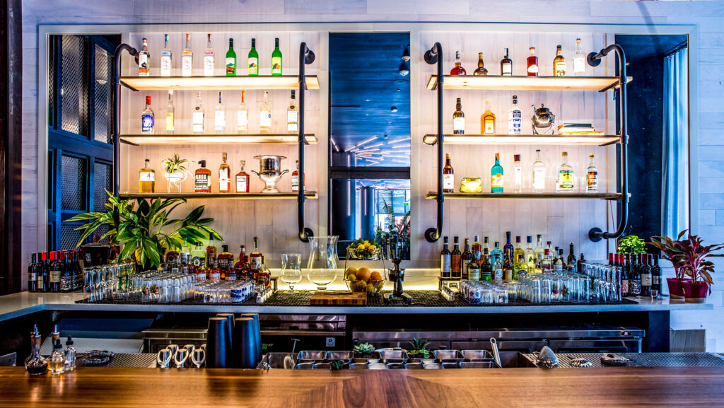 How to Decide Between a Host Bar and an Open Bar - SmartWorks